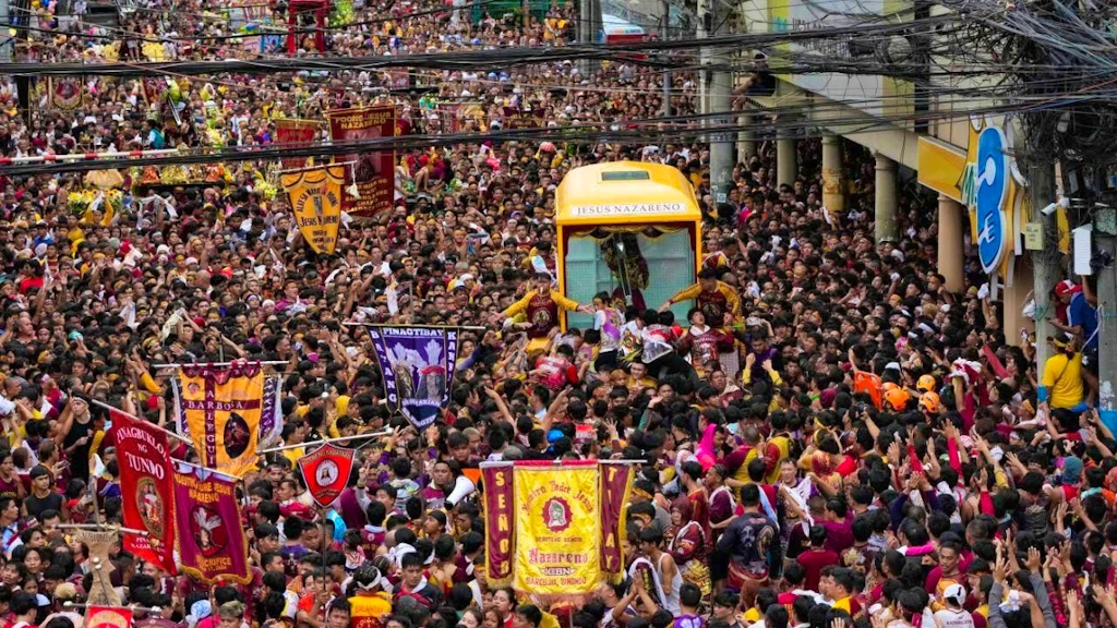 Manila: More than 700,000 believers celebrate Jesus statue