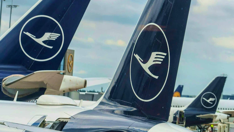 Lufthansa flight reports emergency minutes after take-off - detour to ...