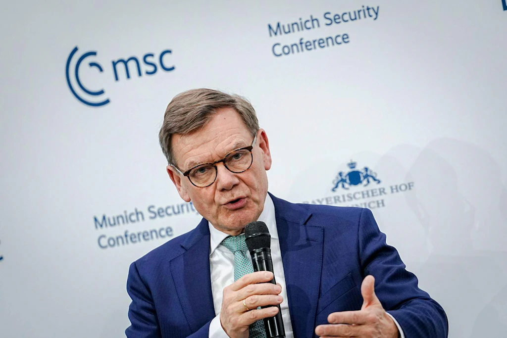 Berlino attacca Parigi: «Sulla difesa dovrebbe fare i compiti a casa»
