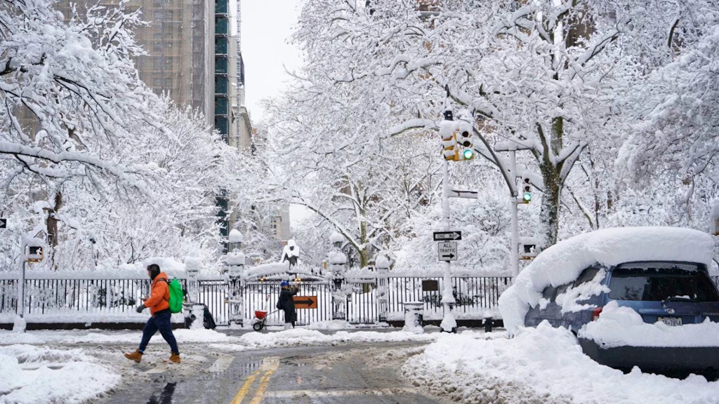 Tempesta di neve a est, oltre 600'000 case senza elettricità