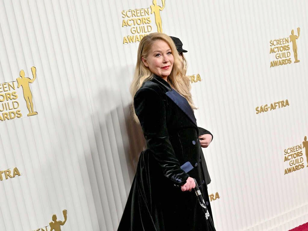 L'attrice Christina Applegate rivela: «Bloccata a letto dalla sclerosi ...