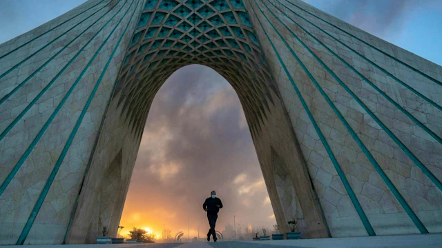 Thousands of people flee Iran's capital Tehran