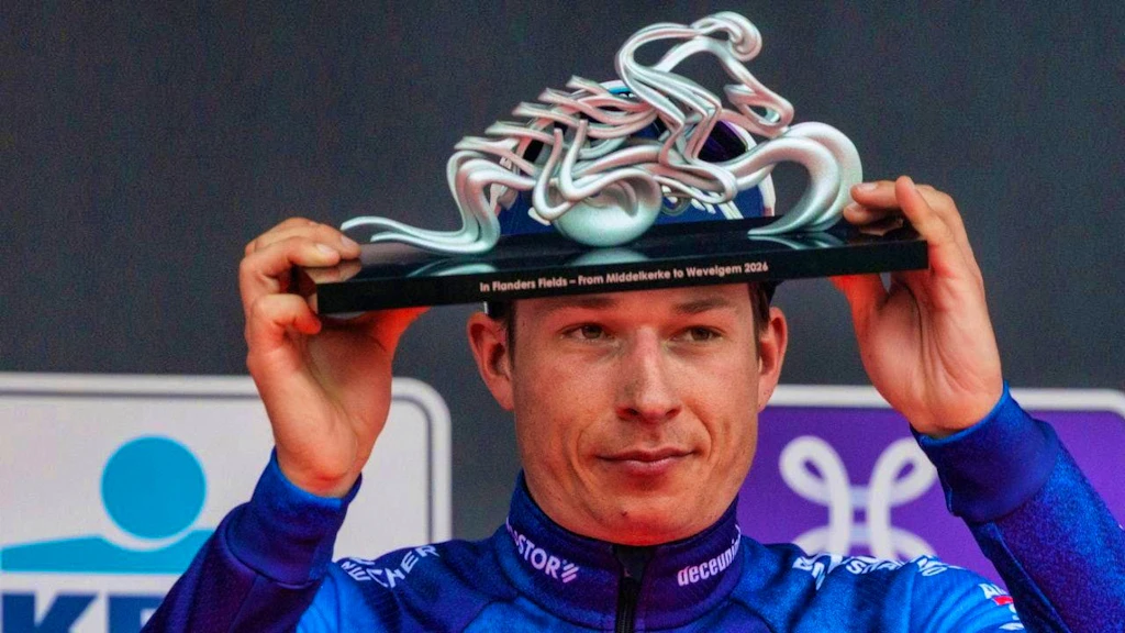 Jasper Philipsen wins the sprint at In Flanders Fields