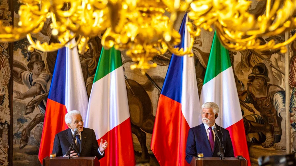 Mattarella: «La Nato è essenziale per l'equilibrio del mondo»