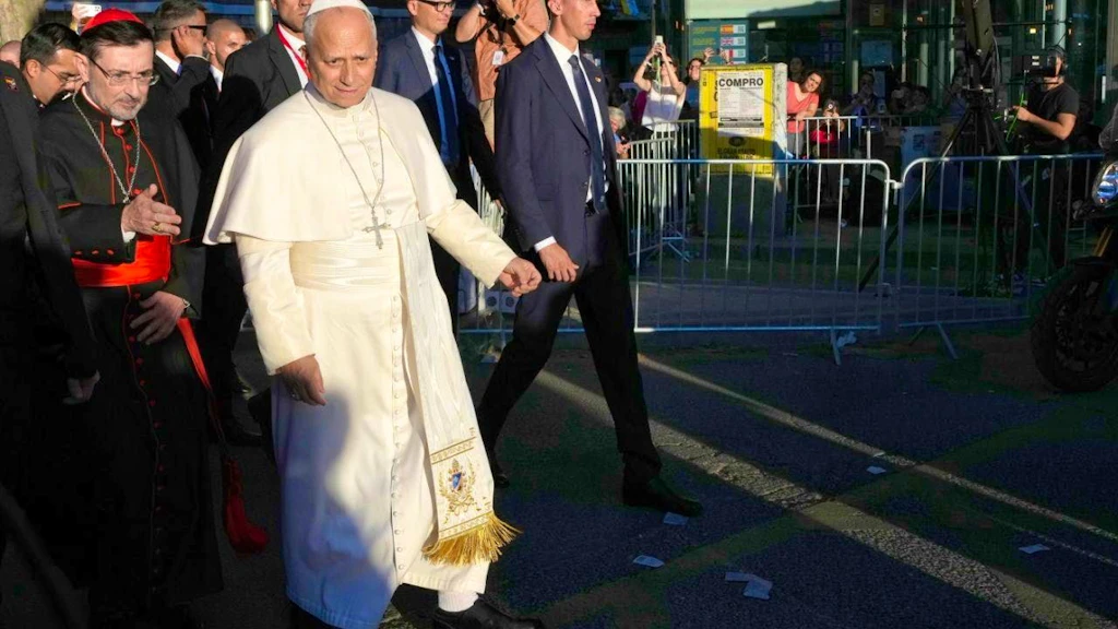 Pope in front of hundreds of thousands of young people: "Be the light"